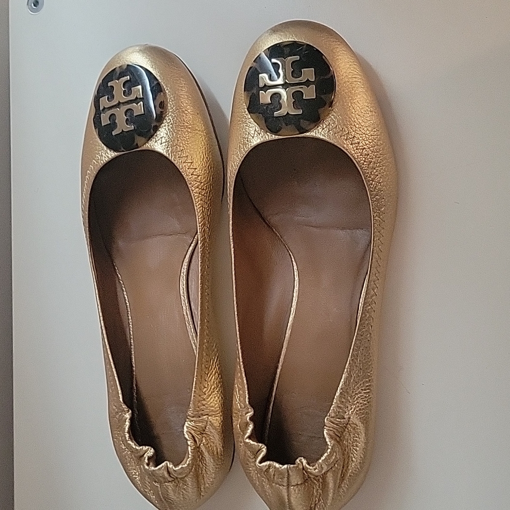 Tory Burch Gold Flats With Tortoise Emblem - Gem
